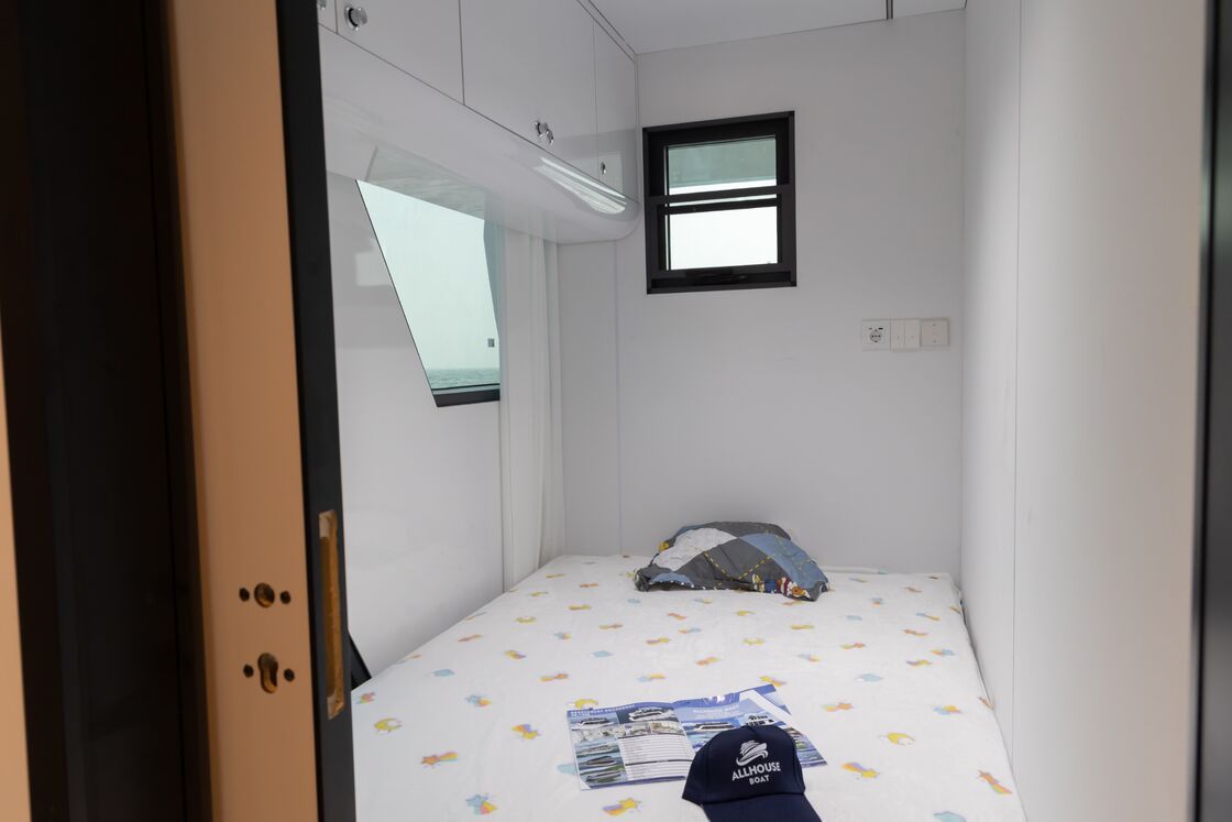 Luxury Floating Boat Hotel with 20mm Deck & Eco Options