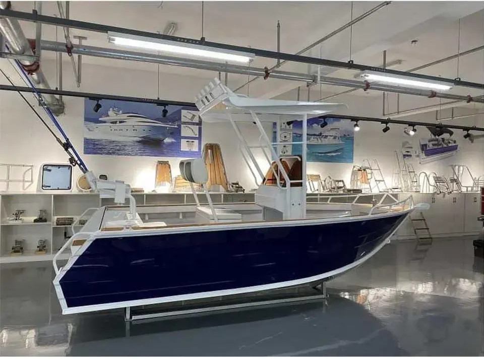 Petrol Fuel Type Aluminum Cabin Center Console Boats For Fishing Customized